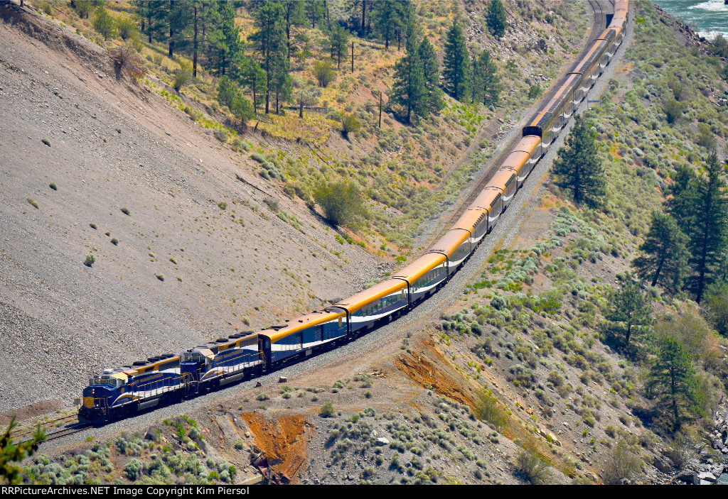 RMRX 8015 WB "Rocky Mountaineer"